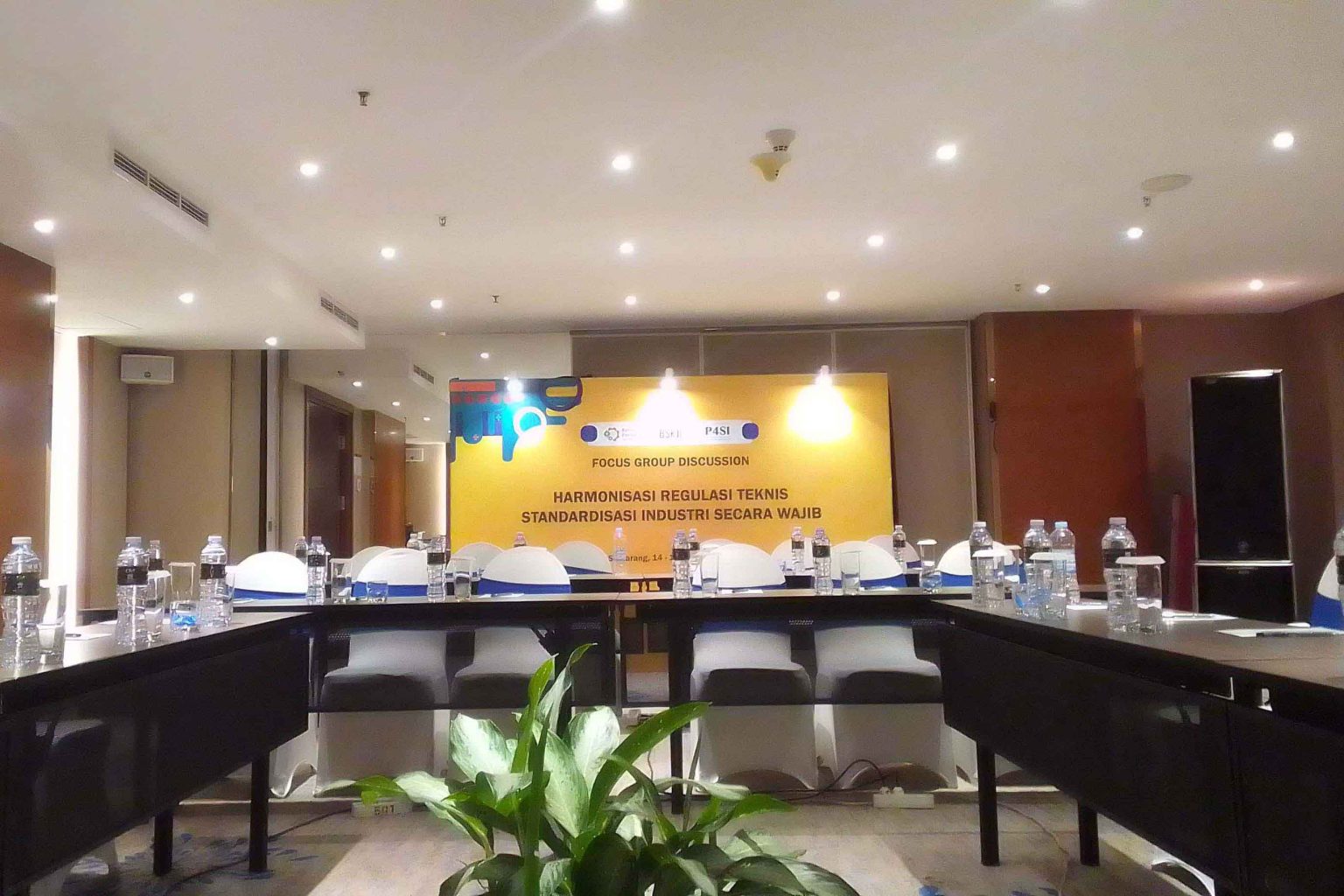 Menyesuaikan Backdrop Acara dengan Tema dan Branding Perusahaan - Jasa ...