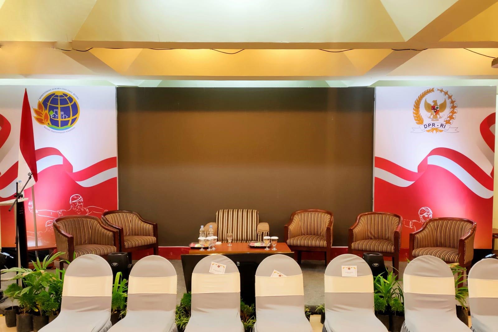 Meningkatkan Citra Profesional: Penggunaan Backdrop untuk Acara Rapat ...